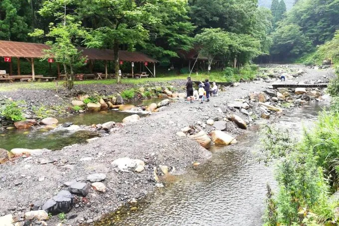 【福井の釣りスポット10選】大物狙いの海上釣り堀から、家族で行きたい渓流釣りまで | 隠れ家ヴィラ、別荘をシェアする会員制リゾート「GFC」